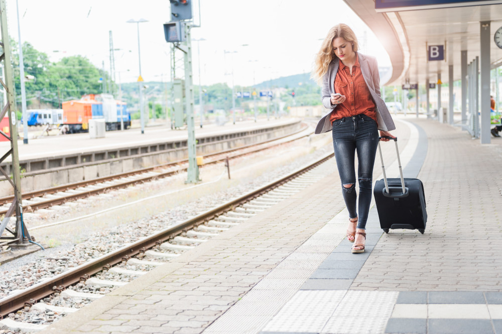 5 Tips for Staying Connected on a Business Trip - Selectcom
